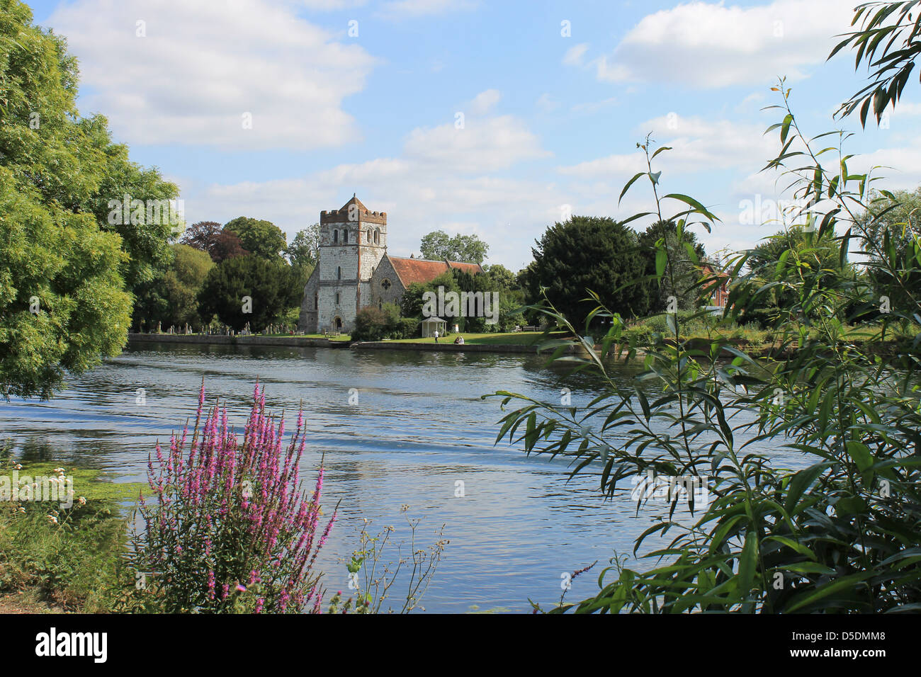 Looking across river thames hi-res stock photography and images - Alamy
