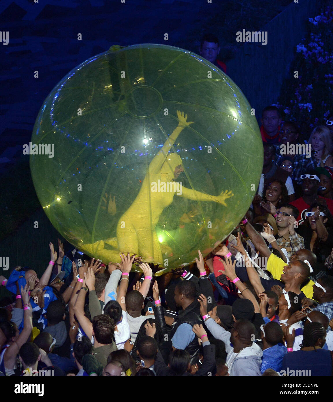 Audience crowd olympics hi-res stock photography and images - Alamy
