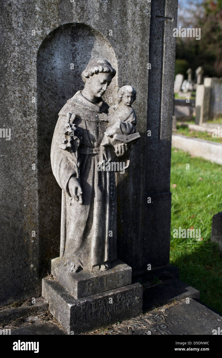 Alperton cemetery London Stock Photo - Alamy