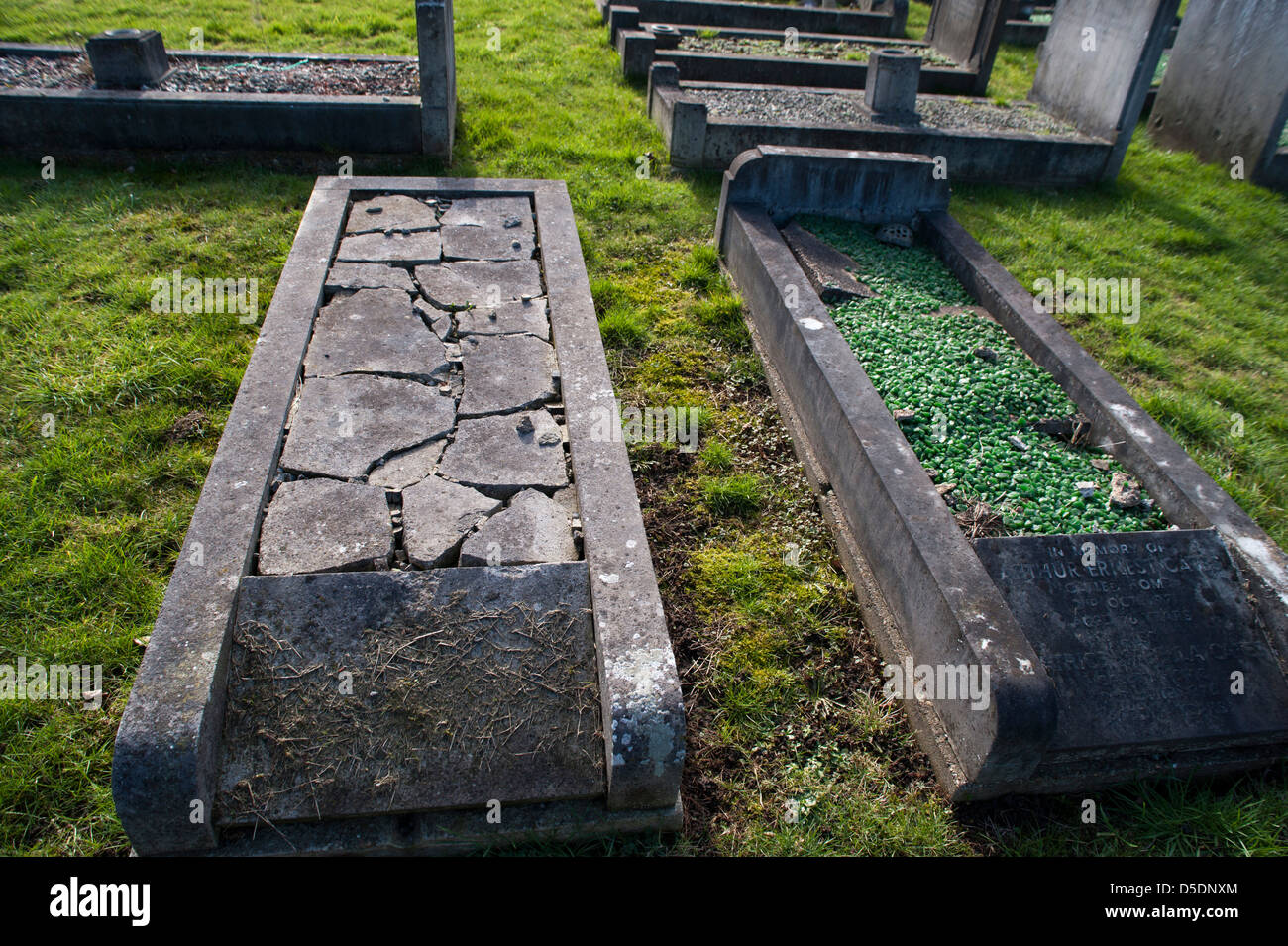 Unattended grave graveyard cemetery hi-res stock photography and images ...