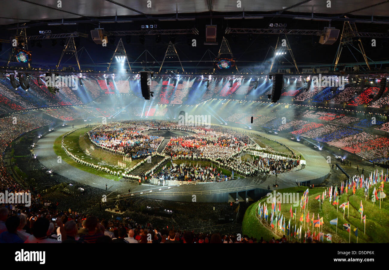 Lights crowd 30th olympiad stadium hi-res stock photography and images ...