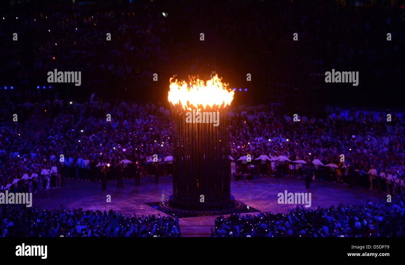 Flame lights crowd 30th olympiad stadium hi-res stock photography and ...