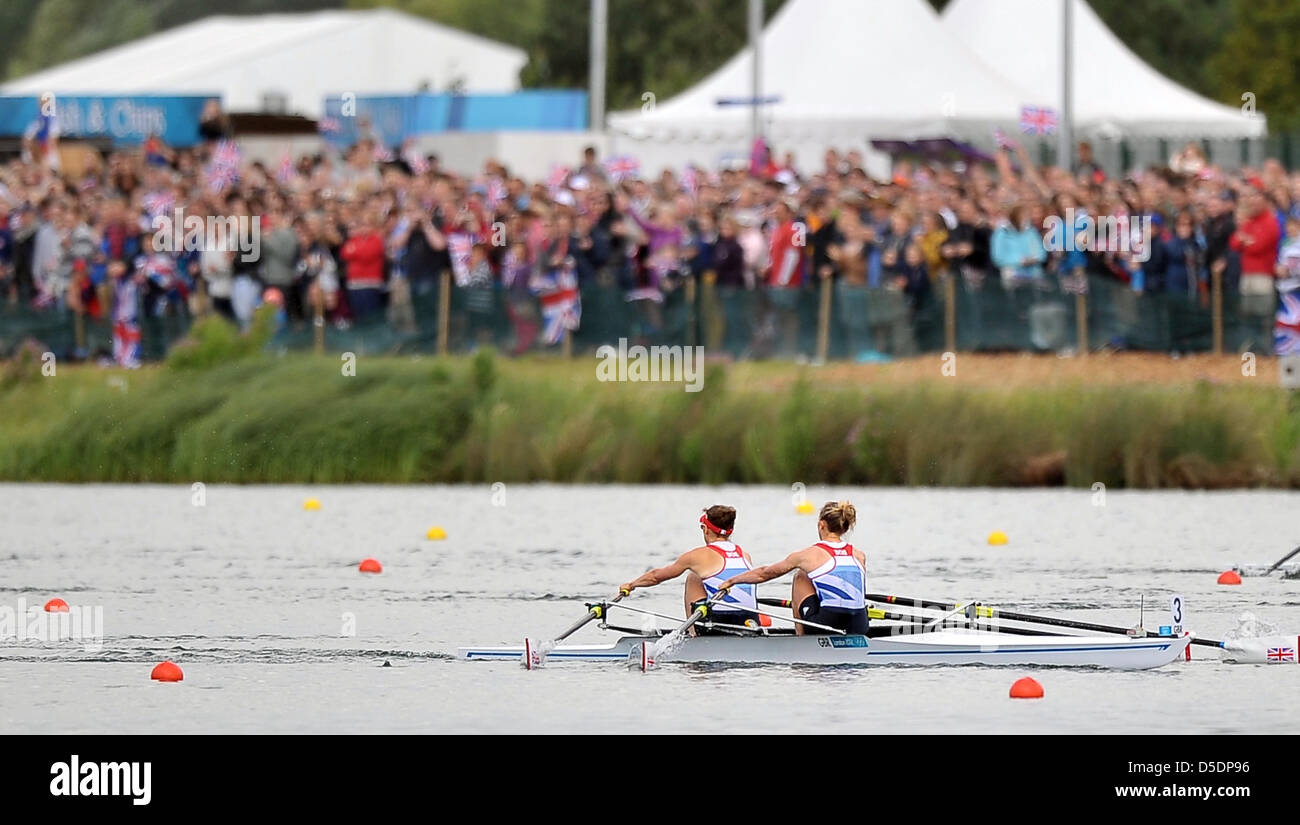 Great britain rowing eton olympics 30th olympiad celebrate spectators ...