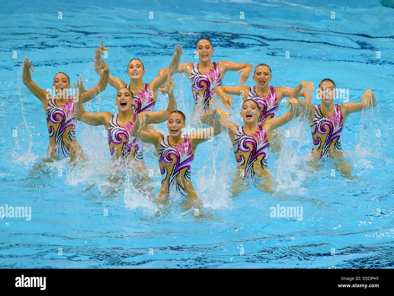Centre teamgb womens synchronised swimming team 30th olympiad jump hi ...