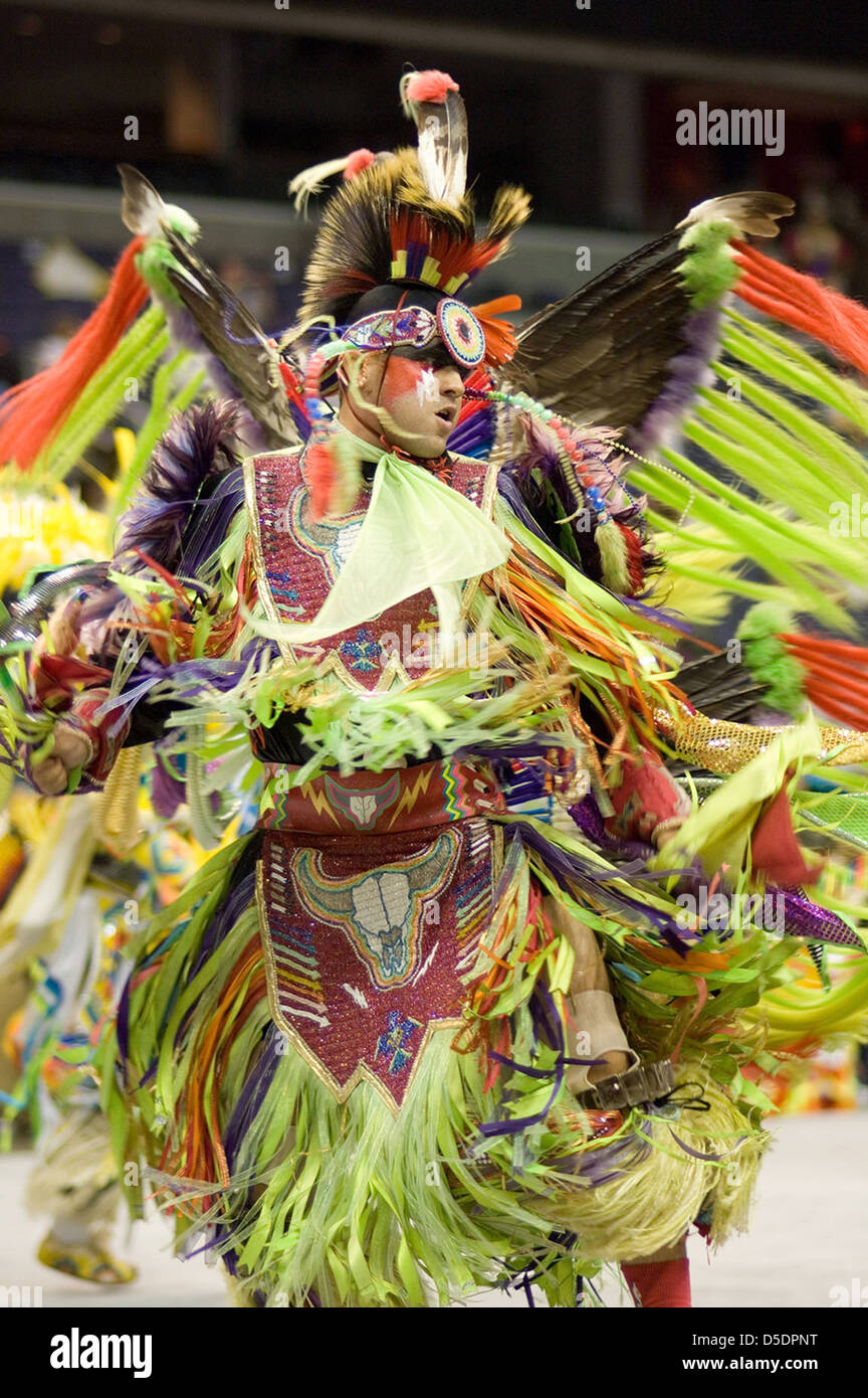 Native american bird dance hi-res stock photography and images - Alamy