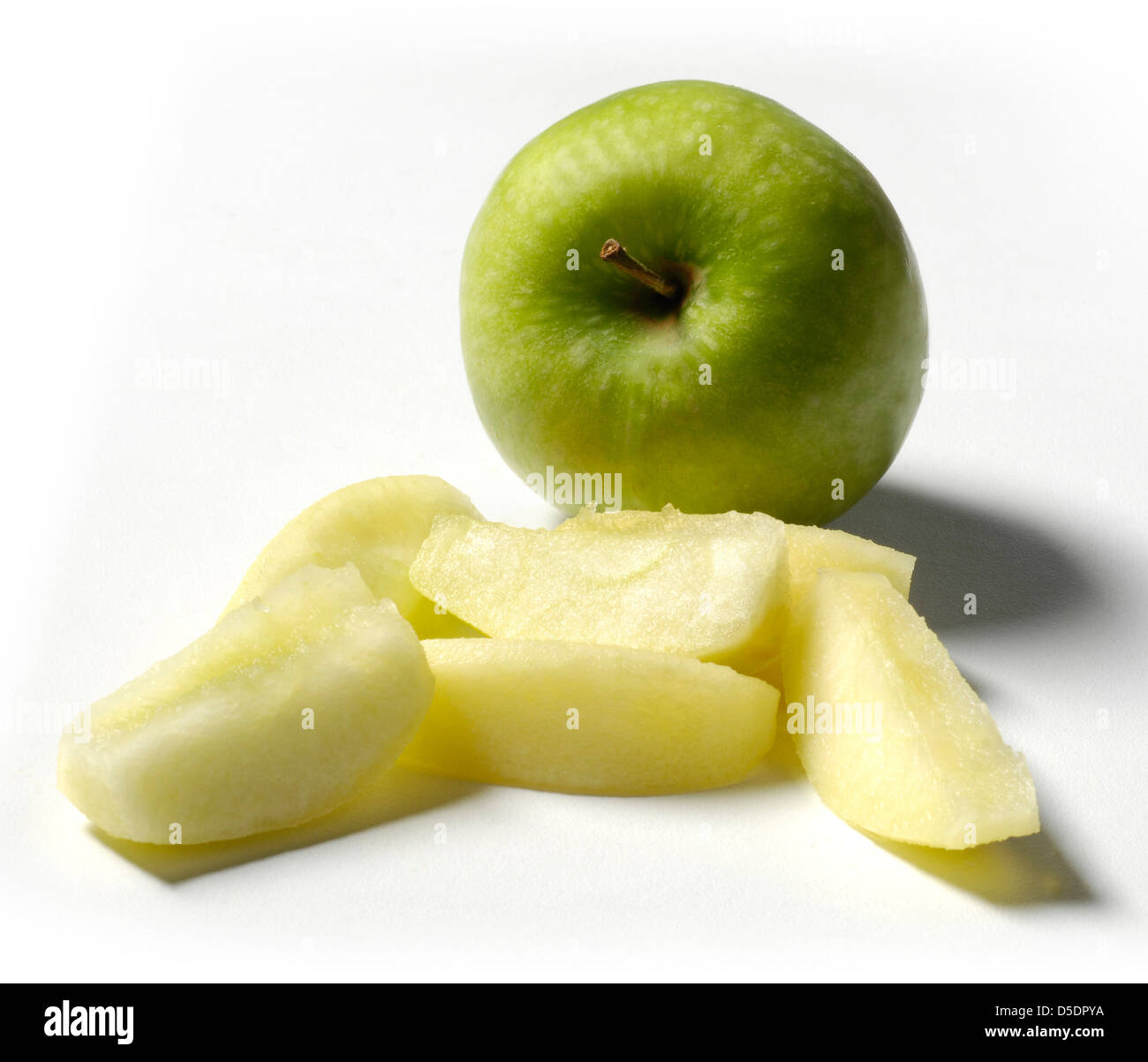 Whole Granny Smith apple with freshly peeled and cored slices Stock ...