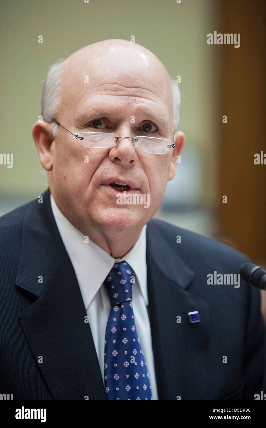 Daniel F. Akerson, chairman and chief executive officer of General ...