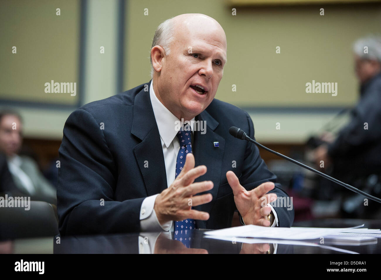 Daniel F. Akerson, chairman and chief executive officer of General ...