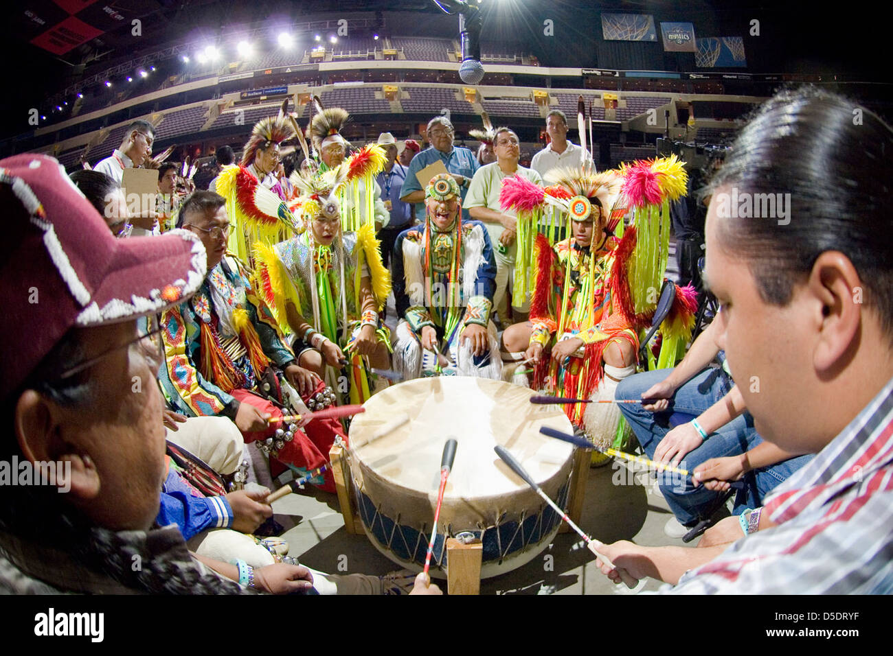 Native american drum circle hi-res stock photography and images - Alamy