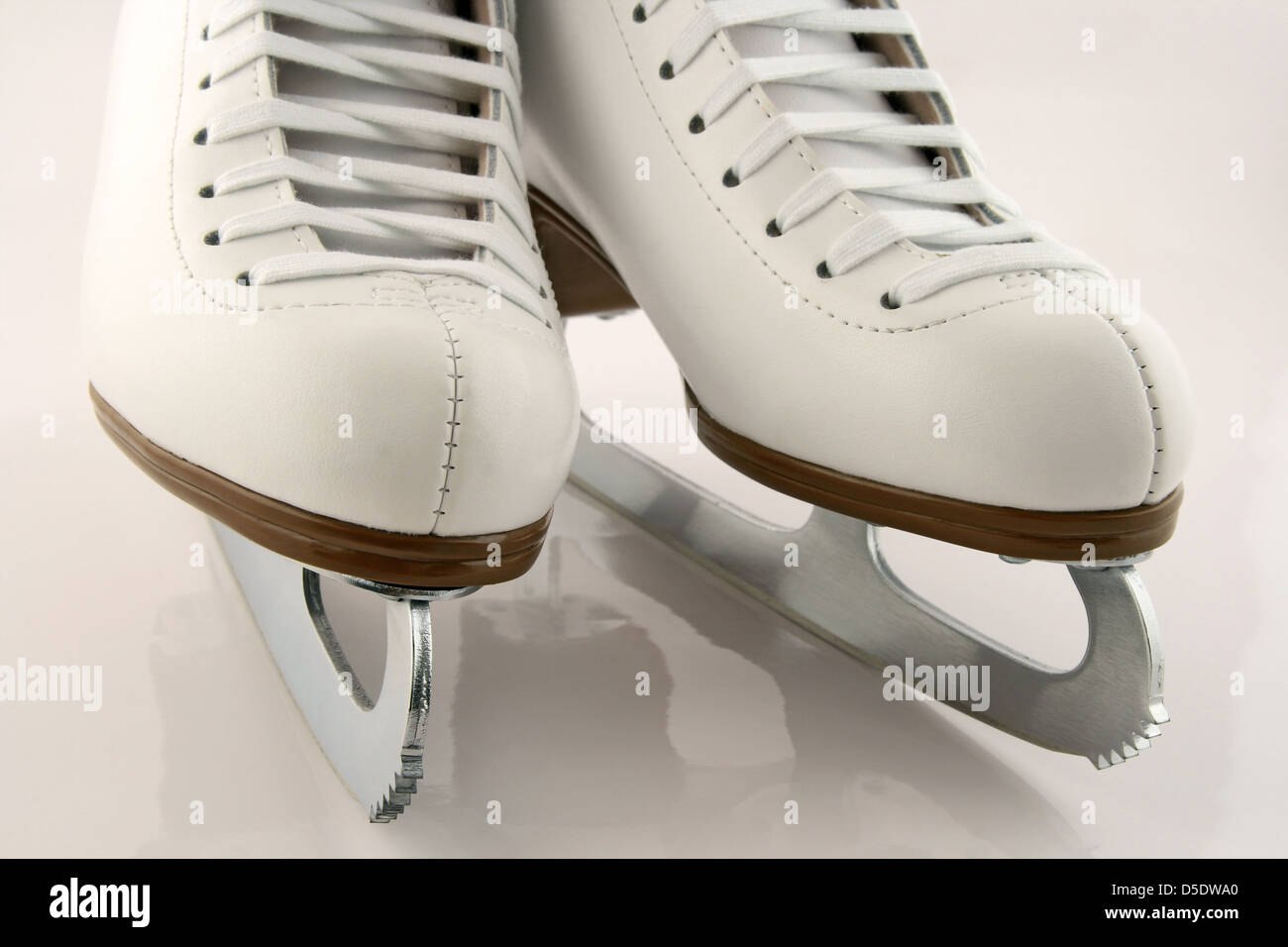 A pair of elegant white figure skates Stock Photo - Alamy