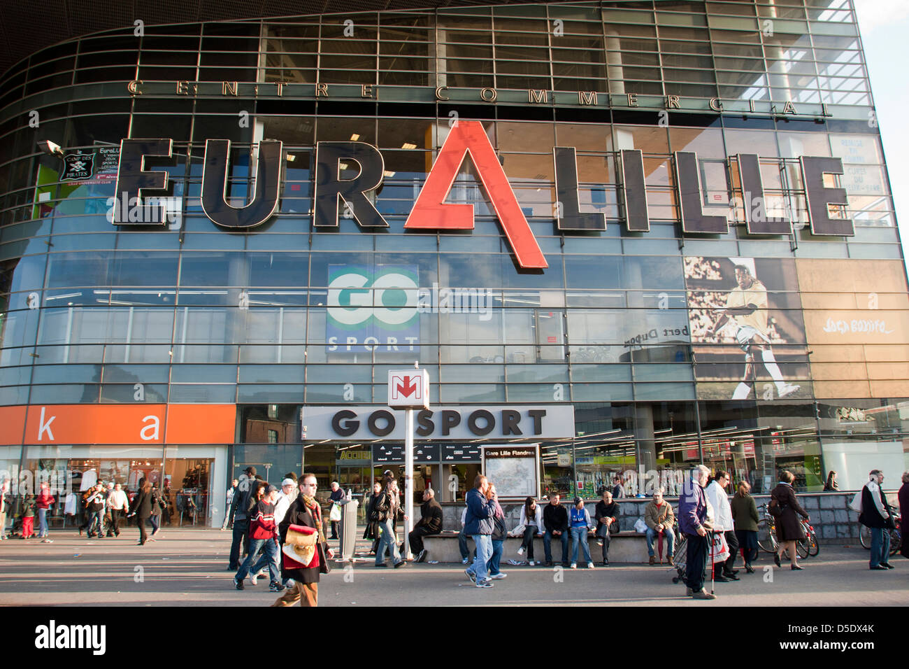 Euralille shopping mall hi-res stock photography and images - Alamy
