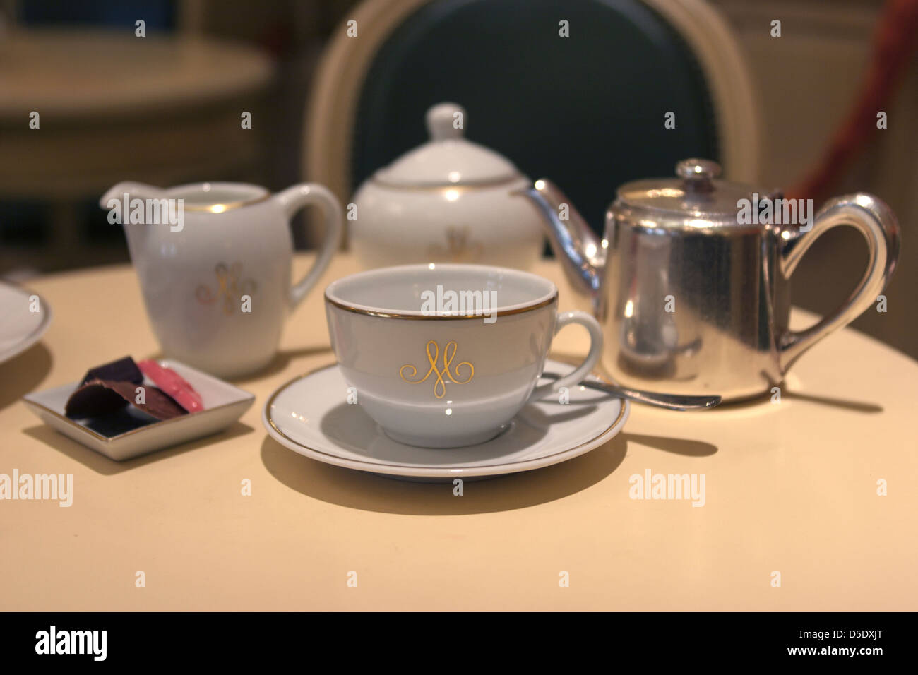 Teapot and Cups Cafe Meert Lille Stock Photo - Alamy