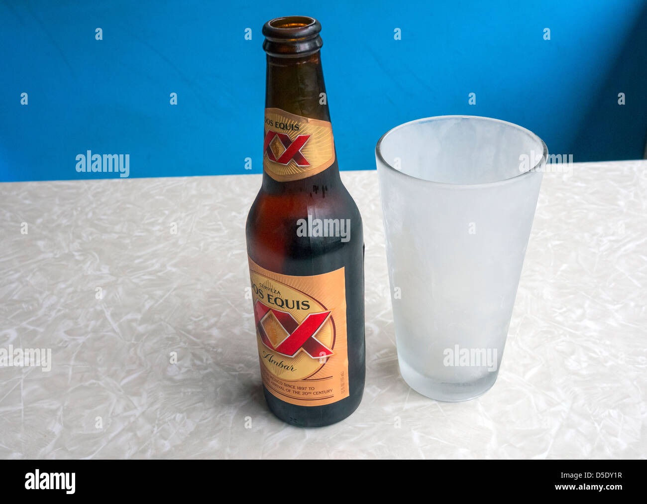 Dos equis beer hi-res stock photography and images - Alamy