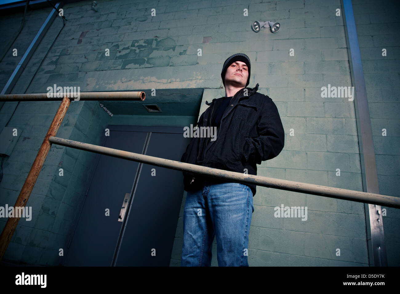 Alley outside hi-res stock photography and images - Alamy