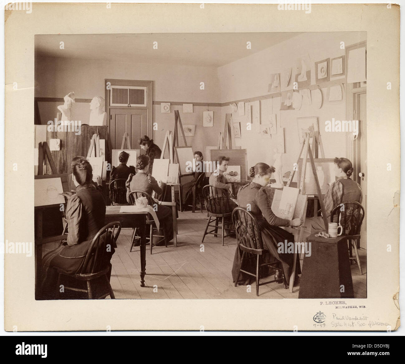 Womens Art Class High Resolution Stock Photography and Images - Alamy