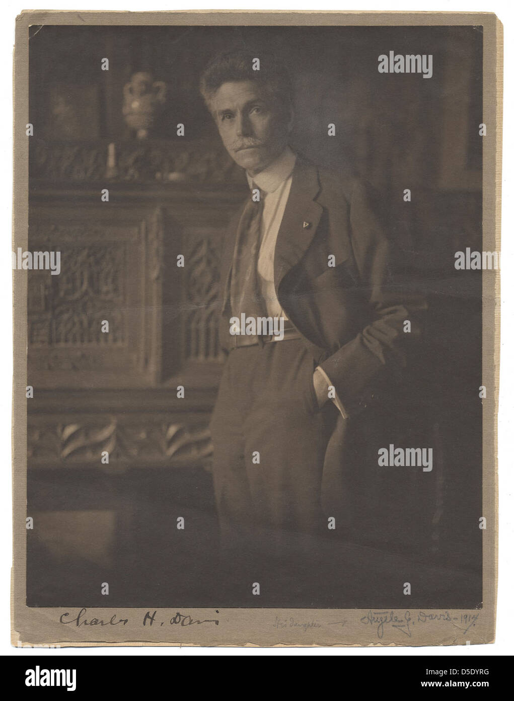A photograph from the 1913 Armory Show in New York, featuring the ...