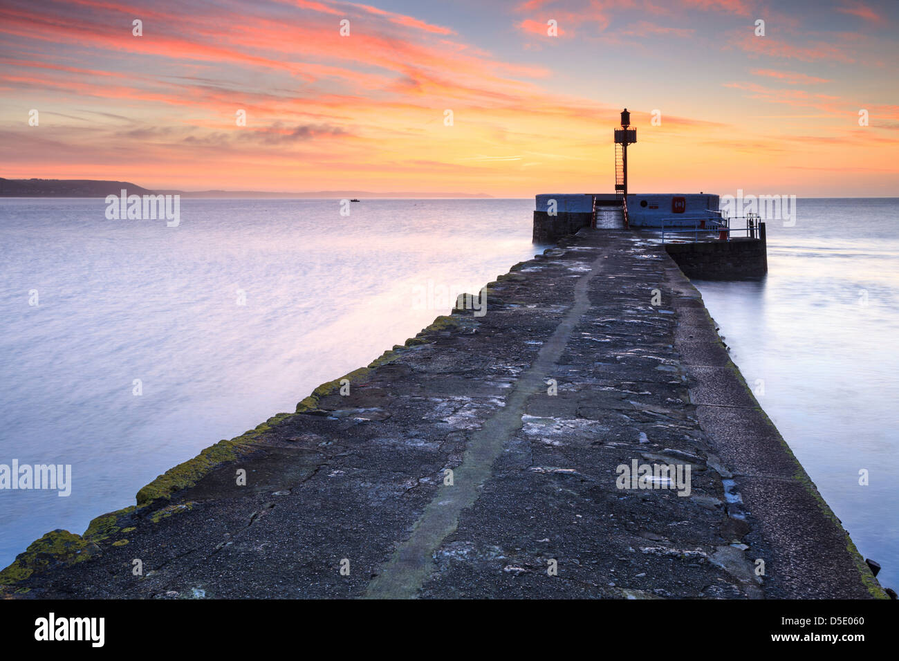 Banjo Pier at Looe in South East Cornwall, captured at sunrise Stock ...