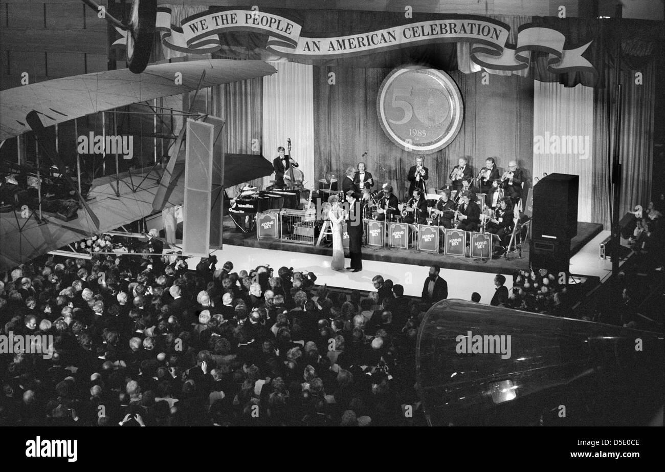 Ronald nancy reagan inaugural ball hi-res stock photography and images ...