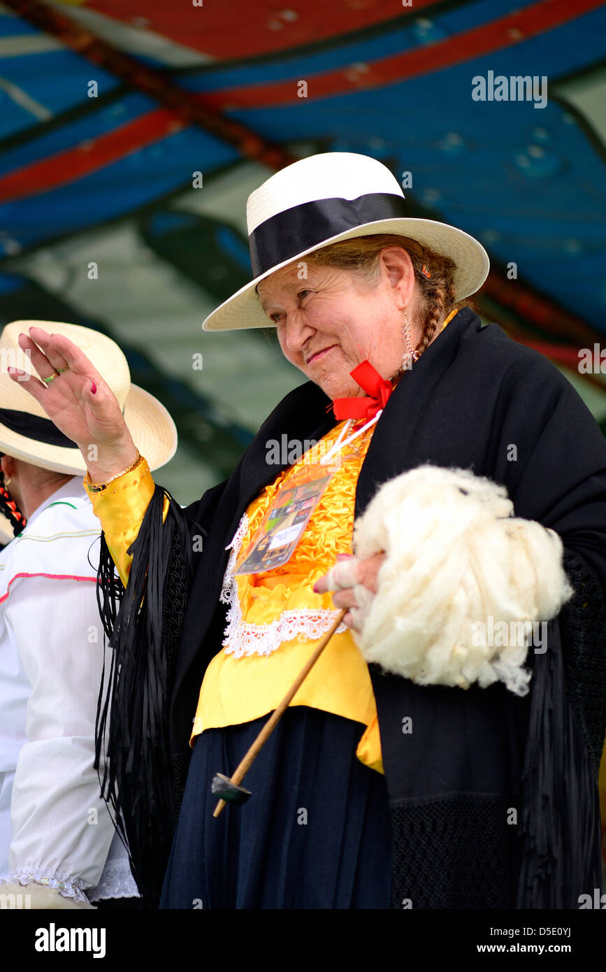 Colombian traditional dress hi-res stock photography and images - Alamy