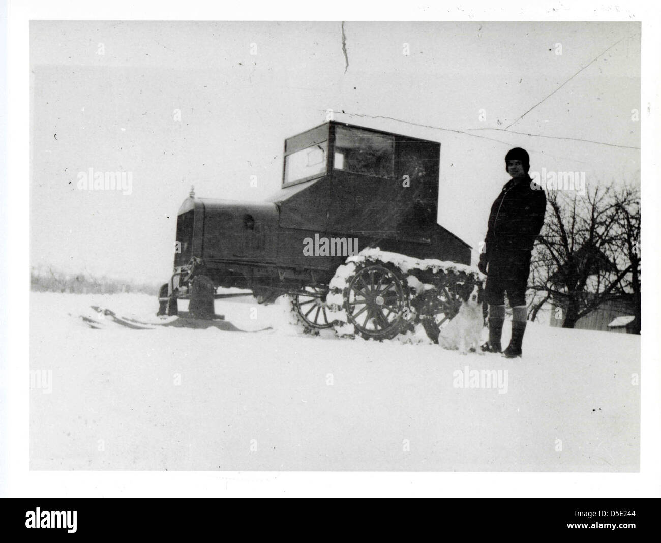 Mail delivery winter Cut Out Stock Images & Pictures - Alamy