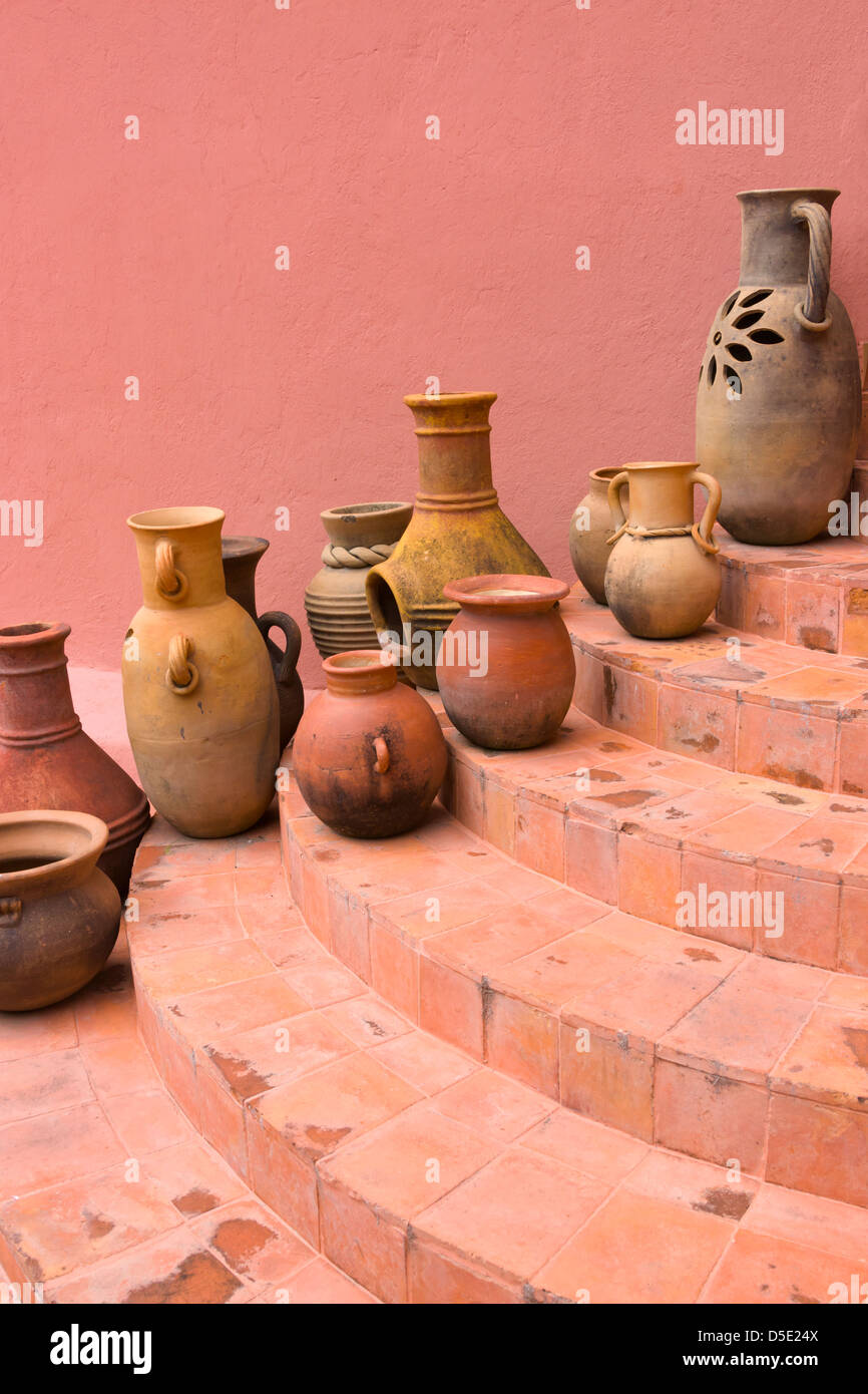 Colonial pottery hi-res stock photography and images - Alamy