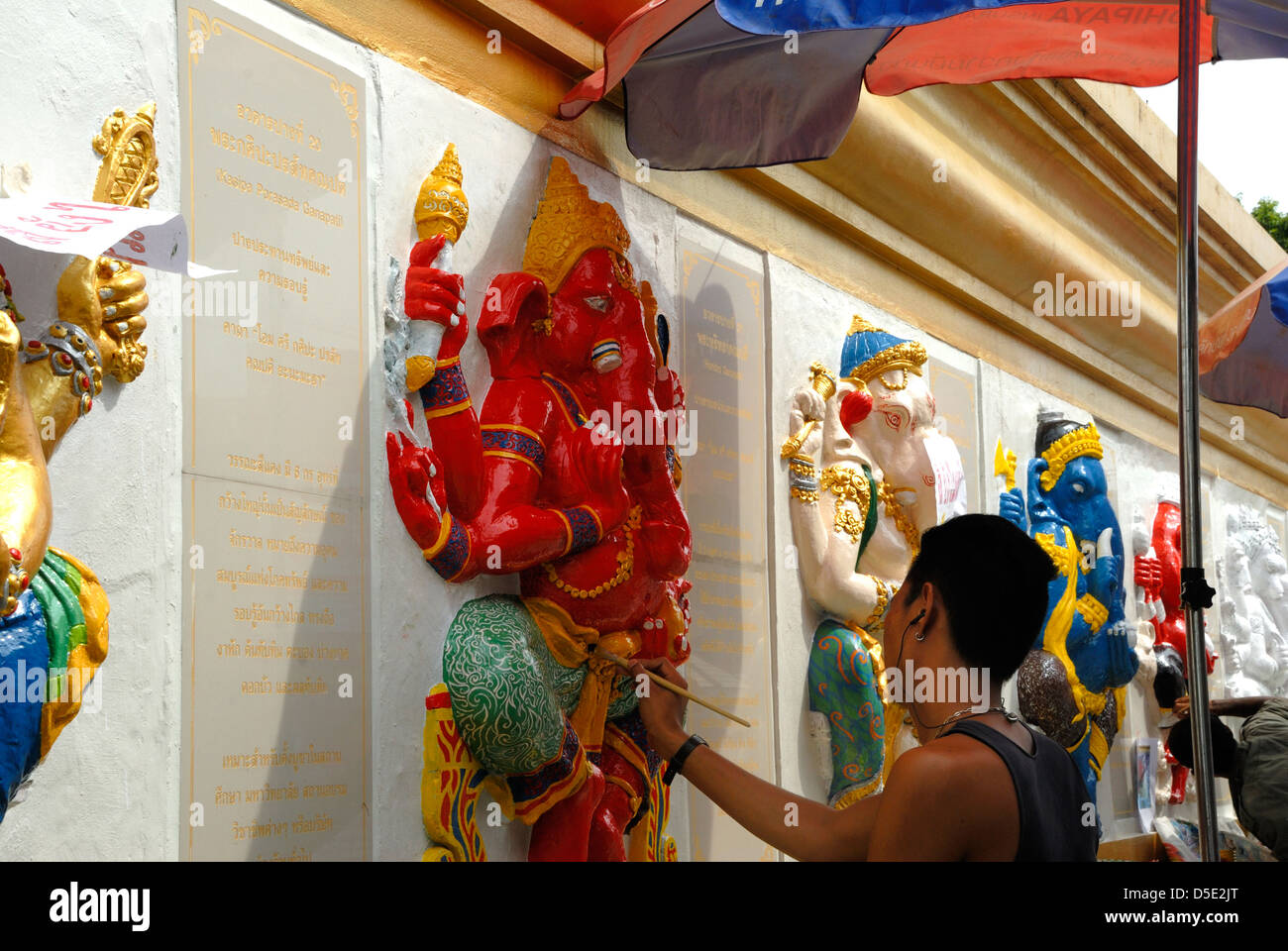 Artistes painting the Ganesh statues in Bangkok Thailand on 18/10/2012 ...