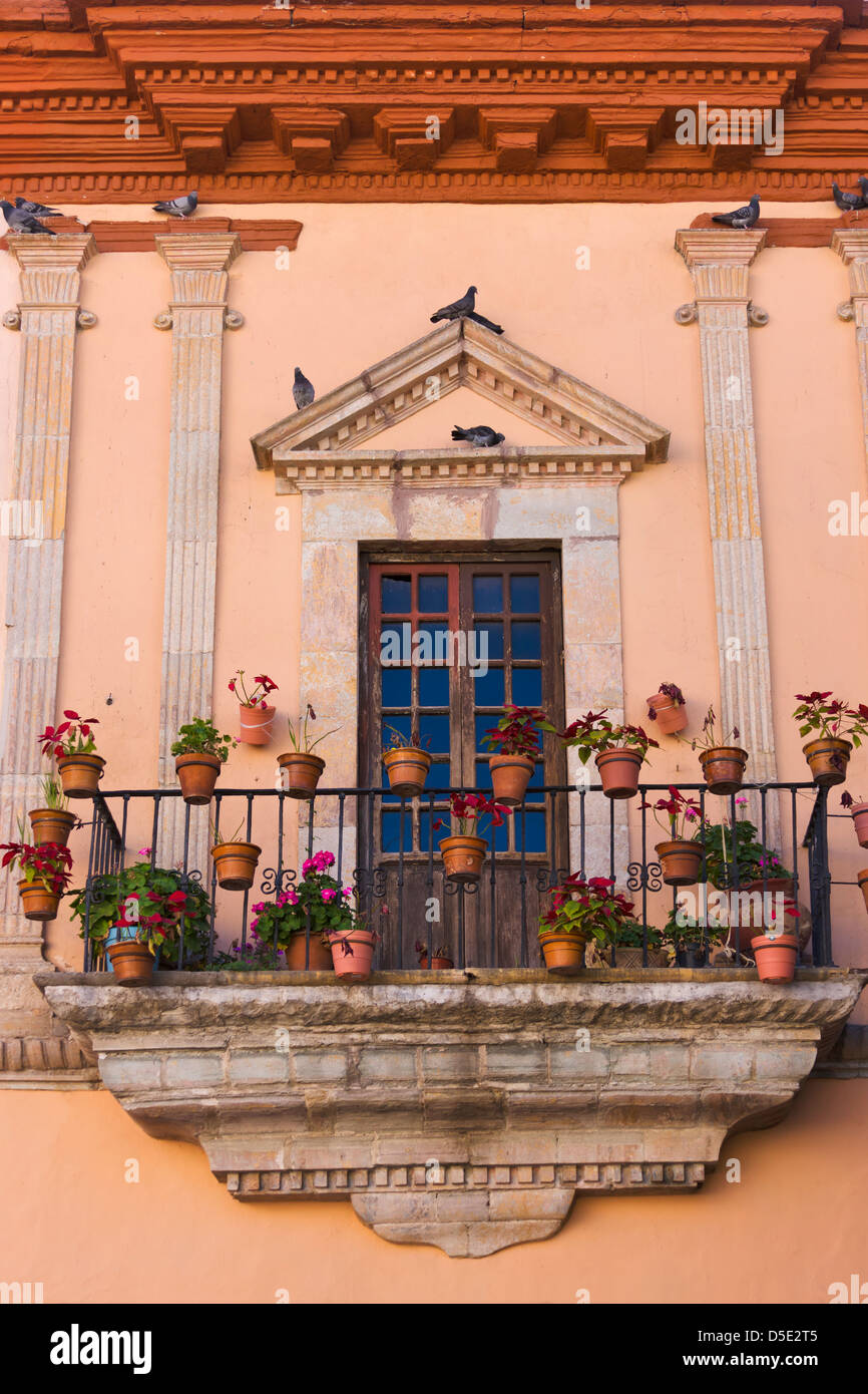 Balcony of colonial house, Guanajuato, Mexico Stock Photo - Alamy