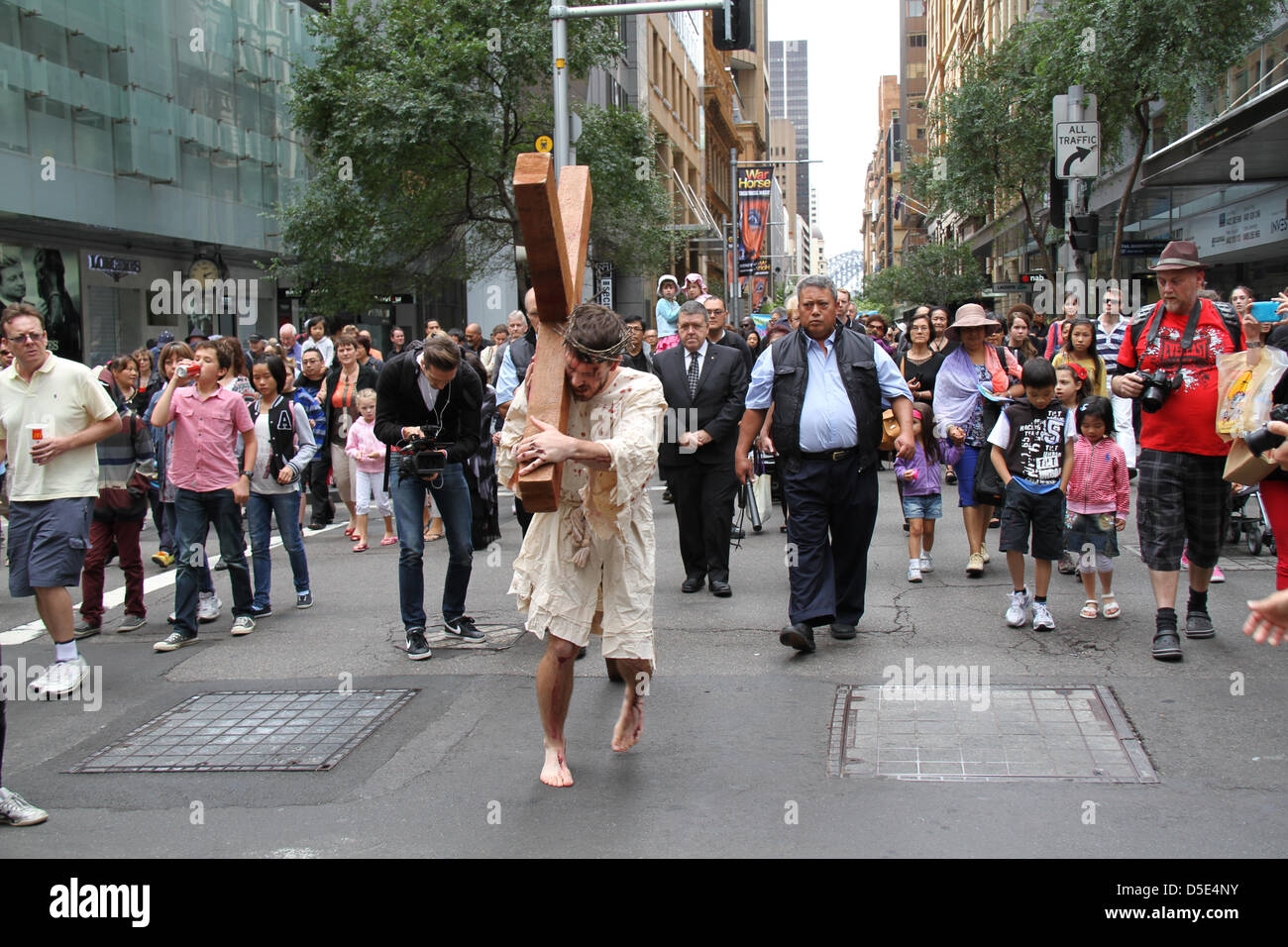 The Good Friday Journey to the Cross Procession leads from Martin Place ...