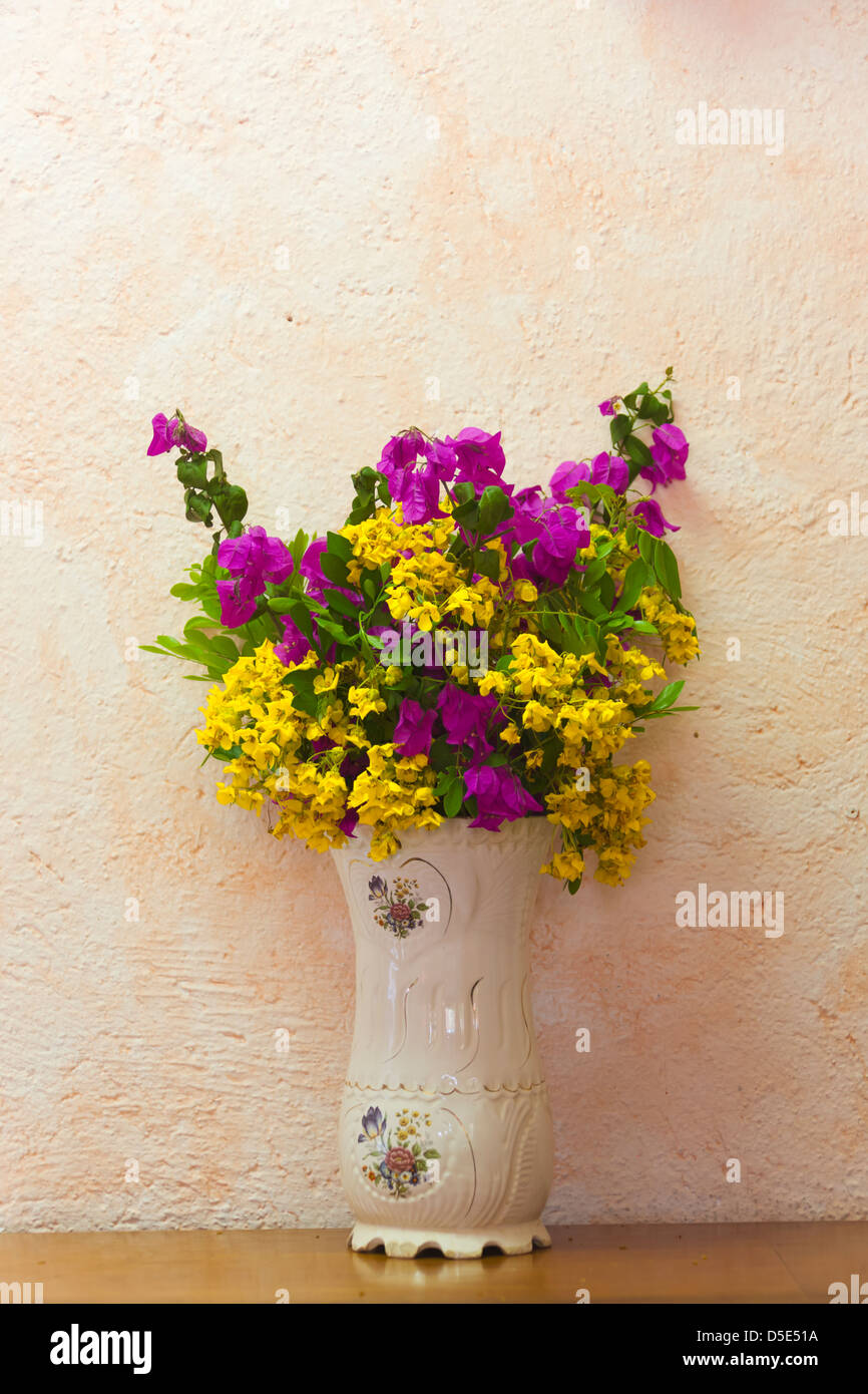 Vase of flowers, Yucatan, Mexico Stock Photo - Alamy