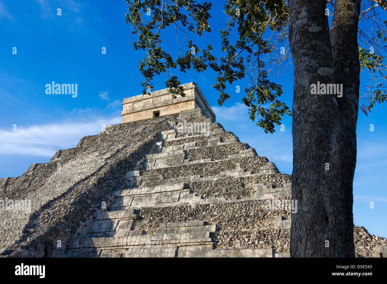 Temple of kukulkan mexico hi-res stock photography and images - Alamy
