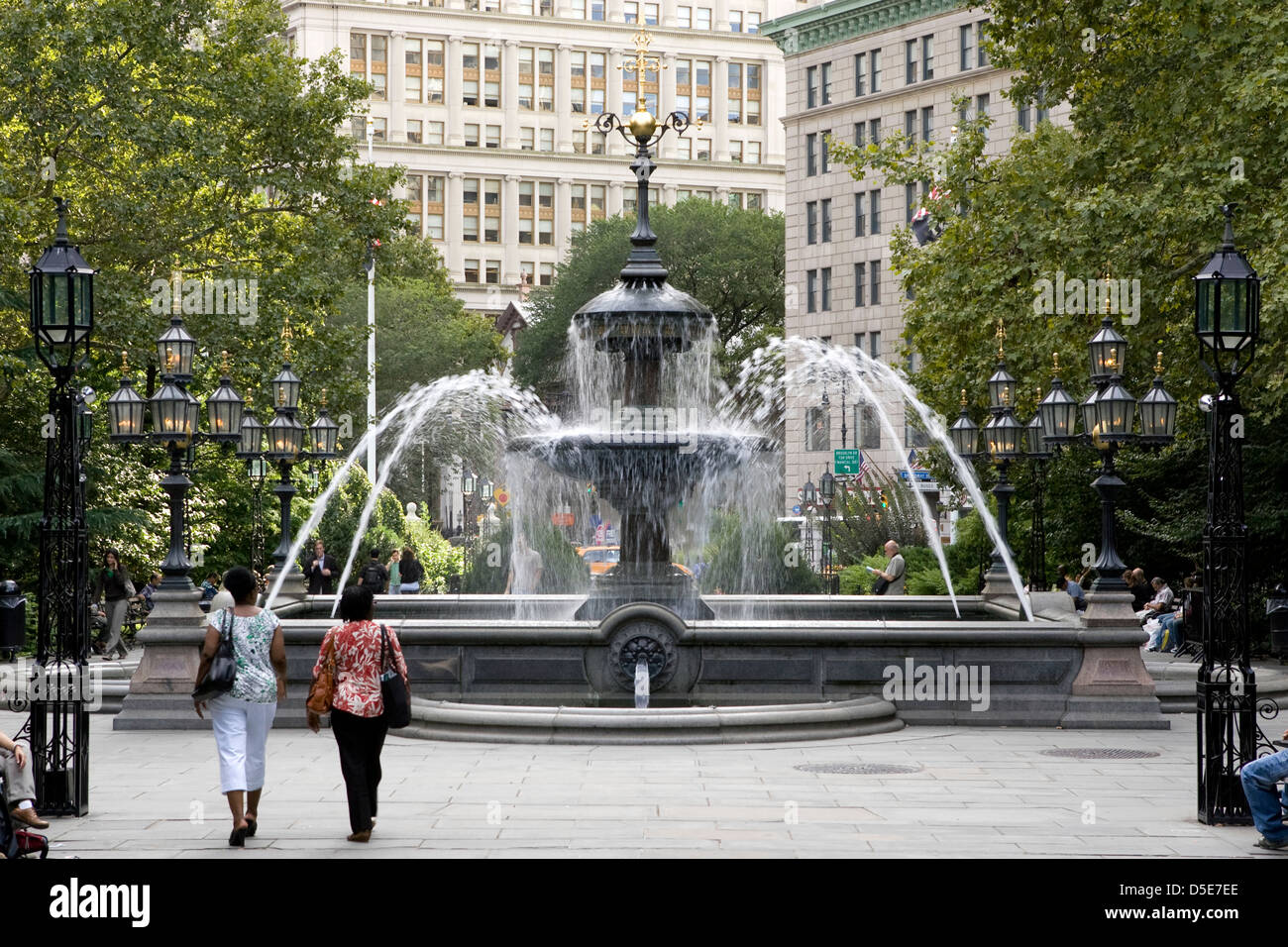 The fountain in City Hall Park in New york City Stock Photo - Alamy