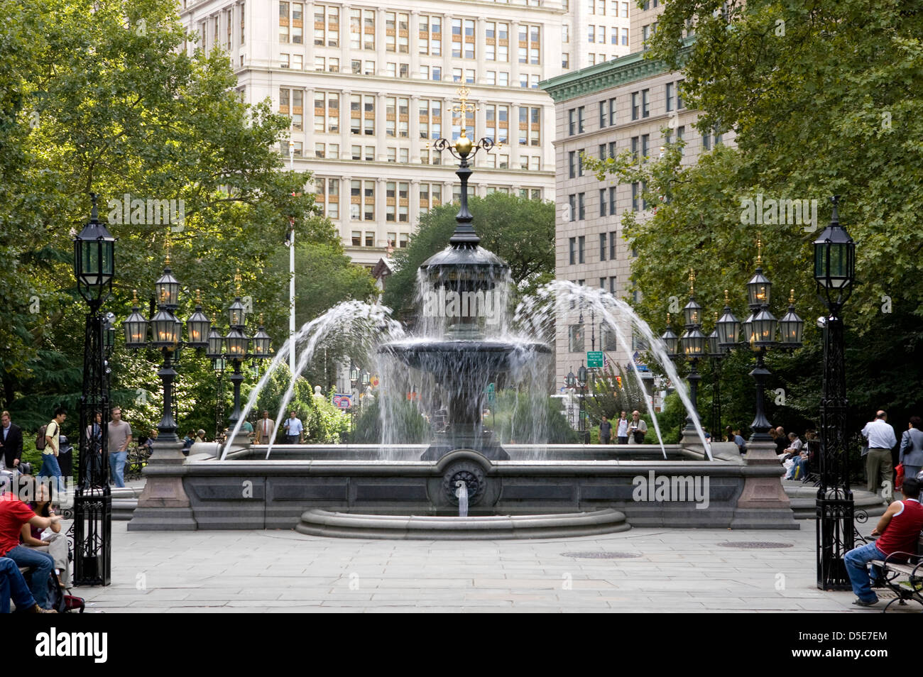 The fountain in City Hall Park in New york City Stock Photo - Alamy