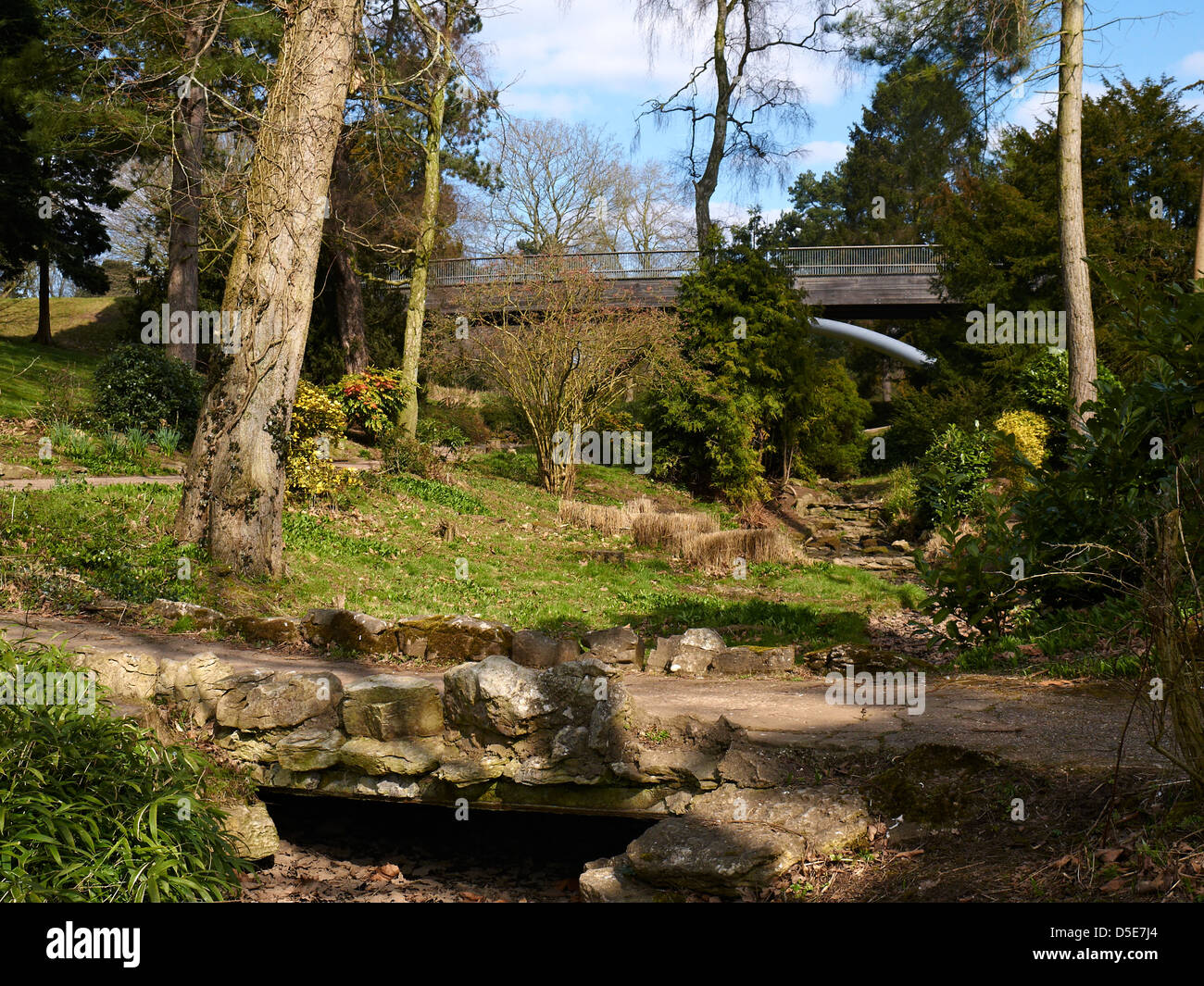 Spring queens park lake hi-res stock photography and images - Alamy