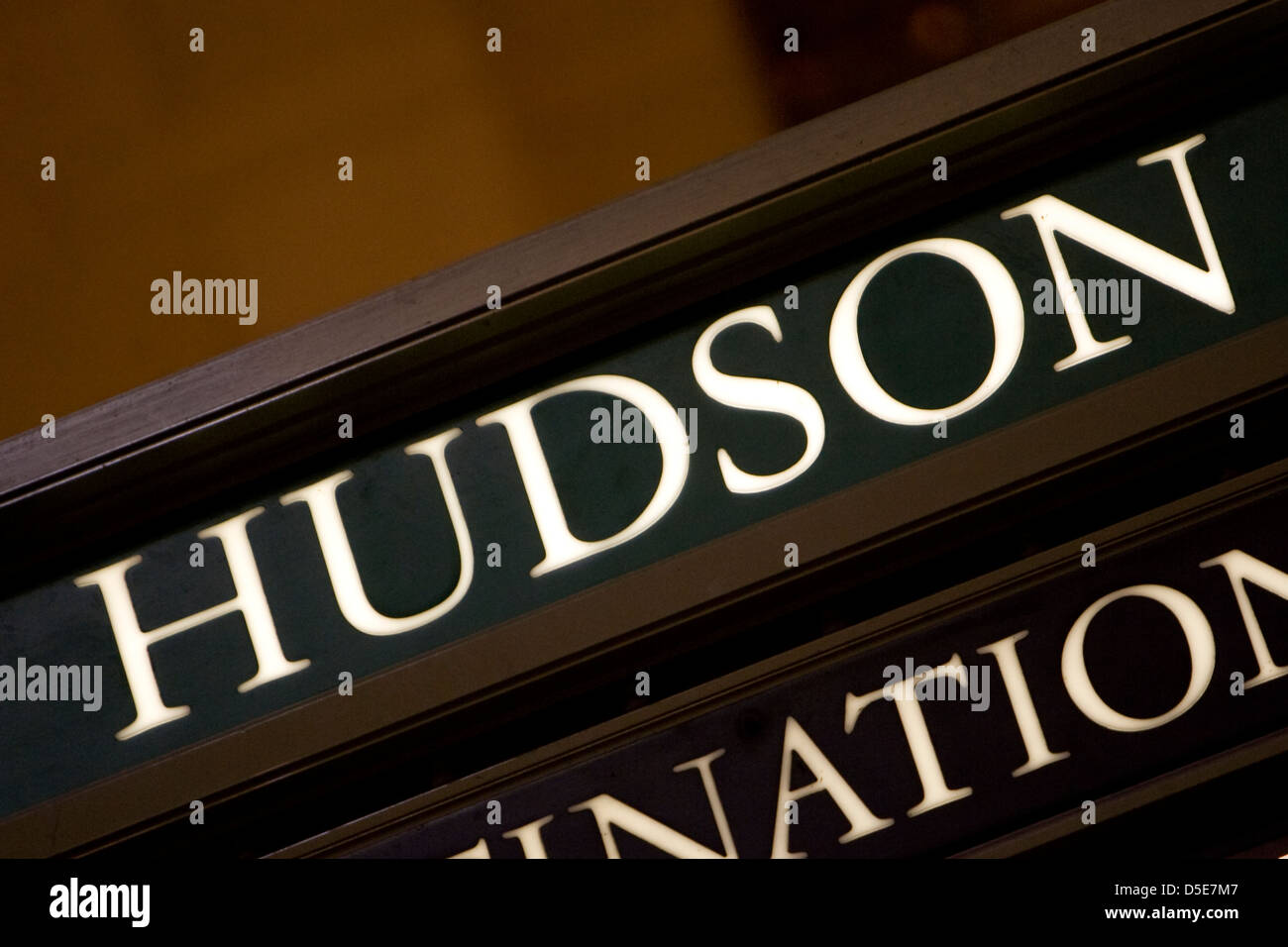 Grand central train station sign hi-res stock photography and images ...