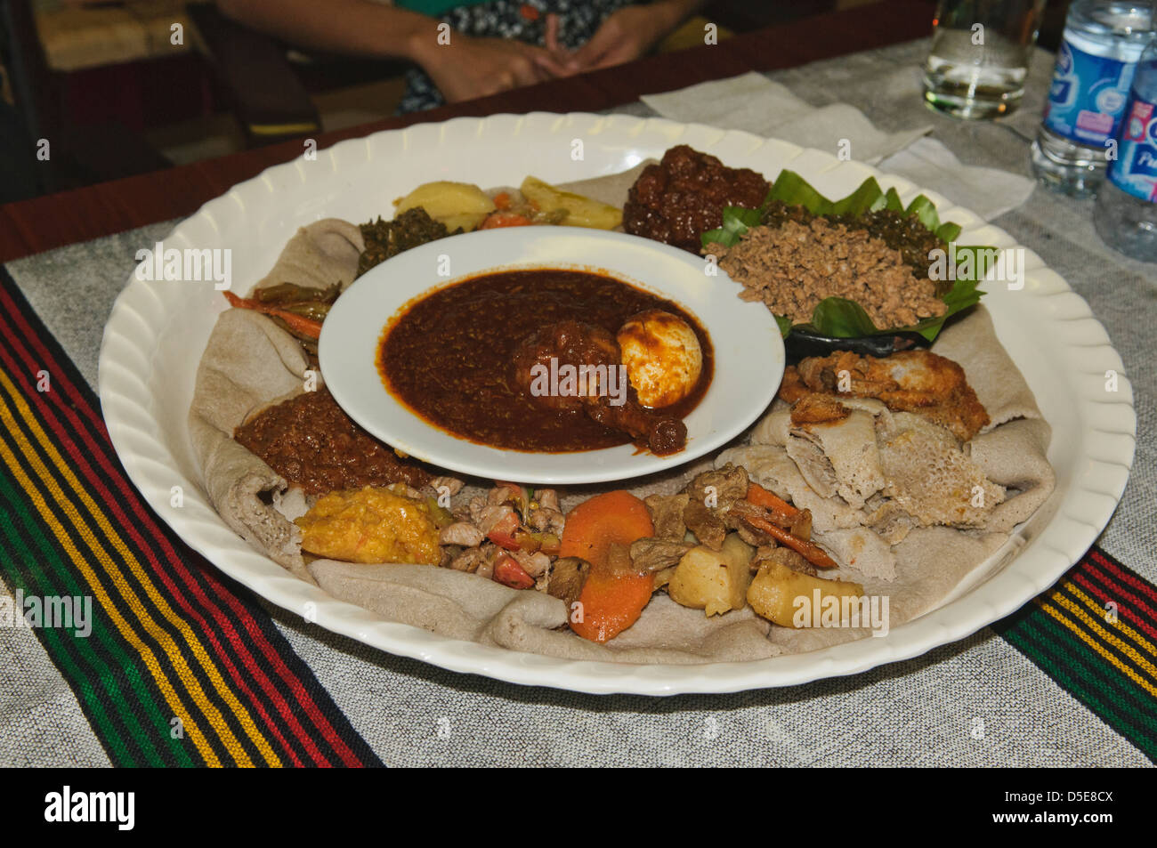 Ethiopian food injera hi-res stock photography and images - Alamy