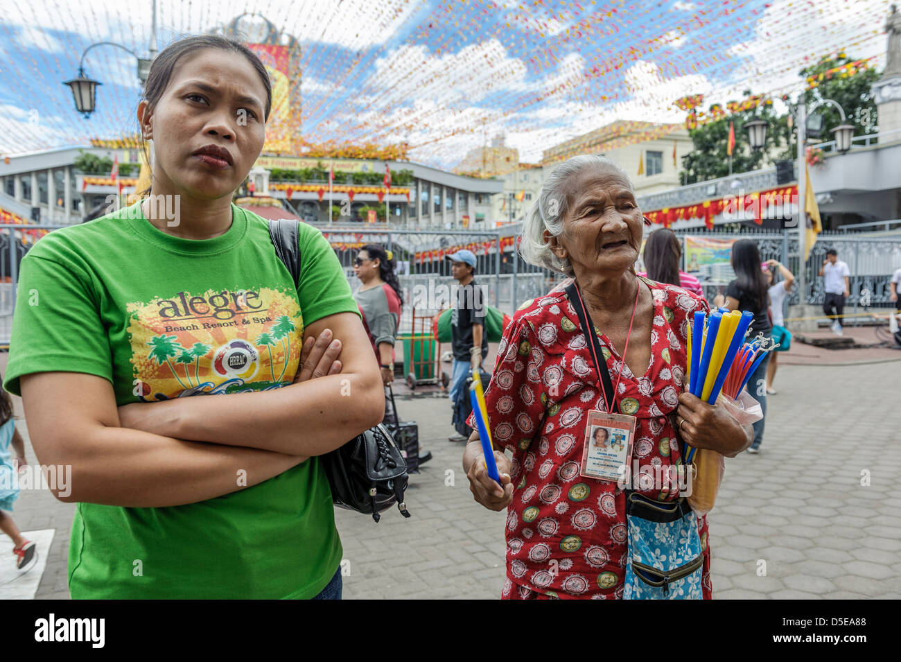 People praying in front of The Basilica Minore del Santo Niño, Cebu ...