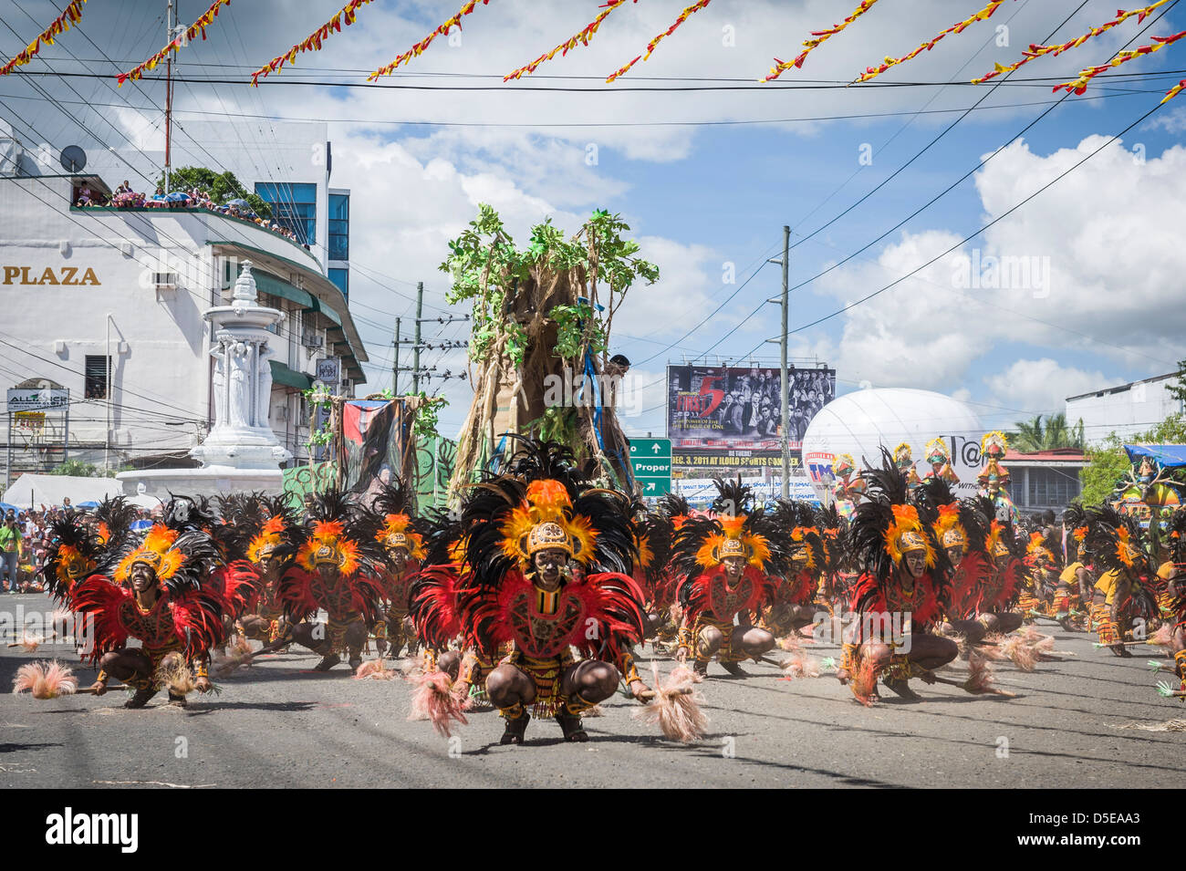 Participants of the dance contest during the celebration of Dinagyang ...