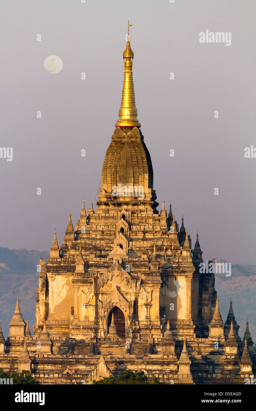 Dawn and moonrise over the Gawdawpalin Temple, Bagan Myanmar Stock ...