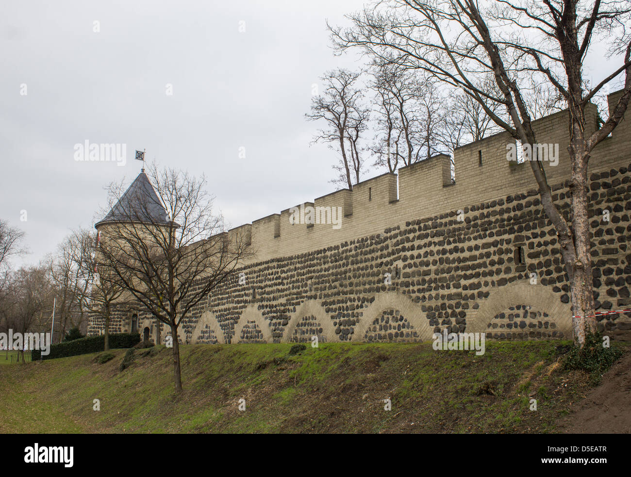 City wall of cologne hi-res stock photography and images - Alamy