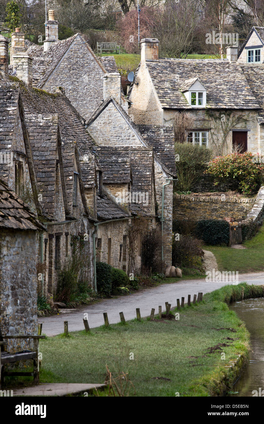 Selection of Pictures Showing Cotswold Stone Being Used In Buildings In ...
