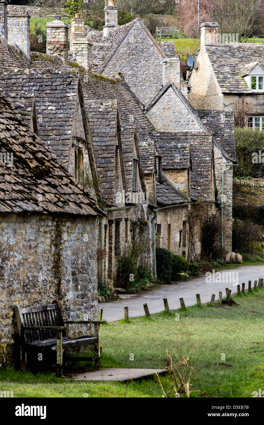 Selection of Pictures Showing Cotswold Stone Being Used In Buildings In ...