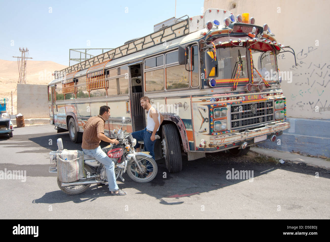 Very old bus hi-res stock photography and images - Alamy