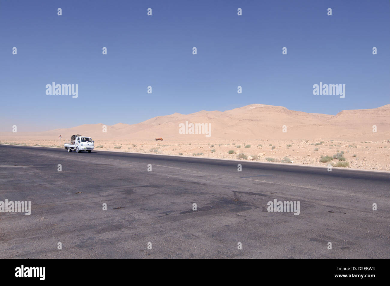 Syrian desert hi-res stock photography and images - Alamy