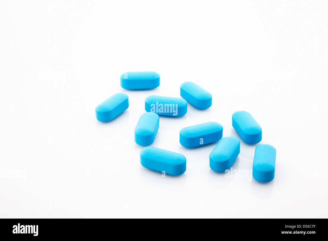 Blue pills hi-res stock photography and images - Alamy