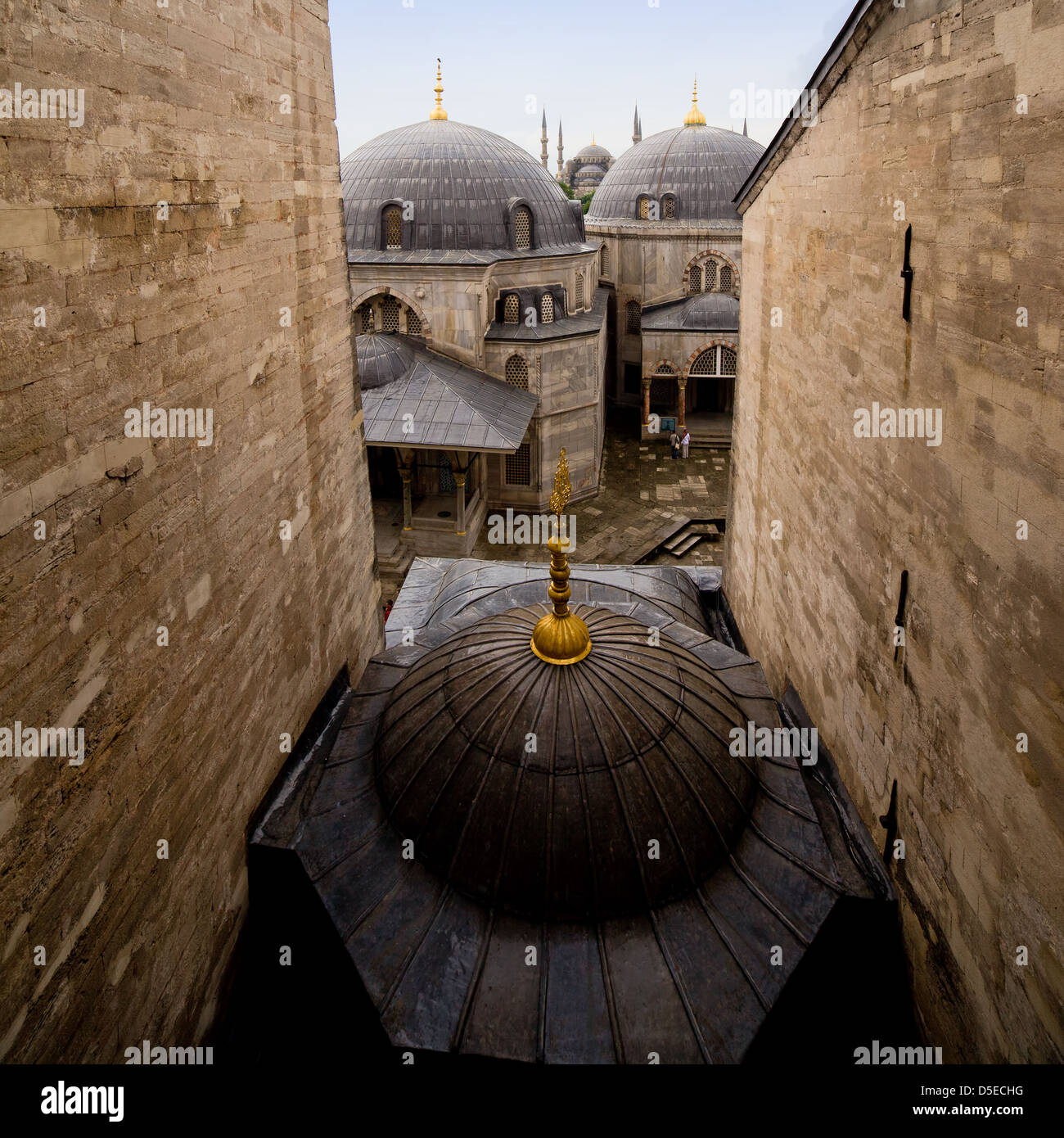 Mosque wall window hi-res stock photography and images - Alamy