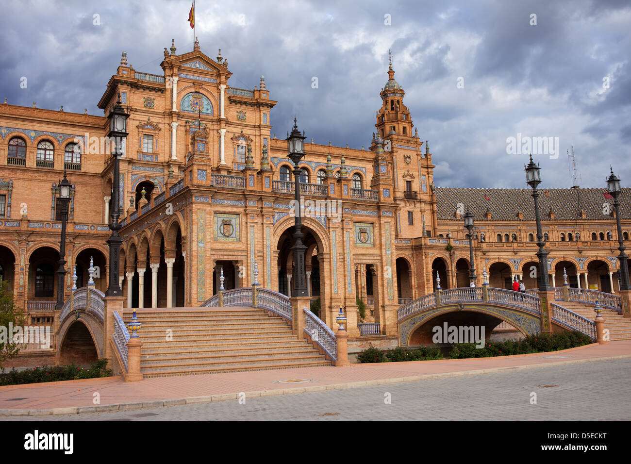 Pavilion square hi-res stock photography and images - Alamy