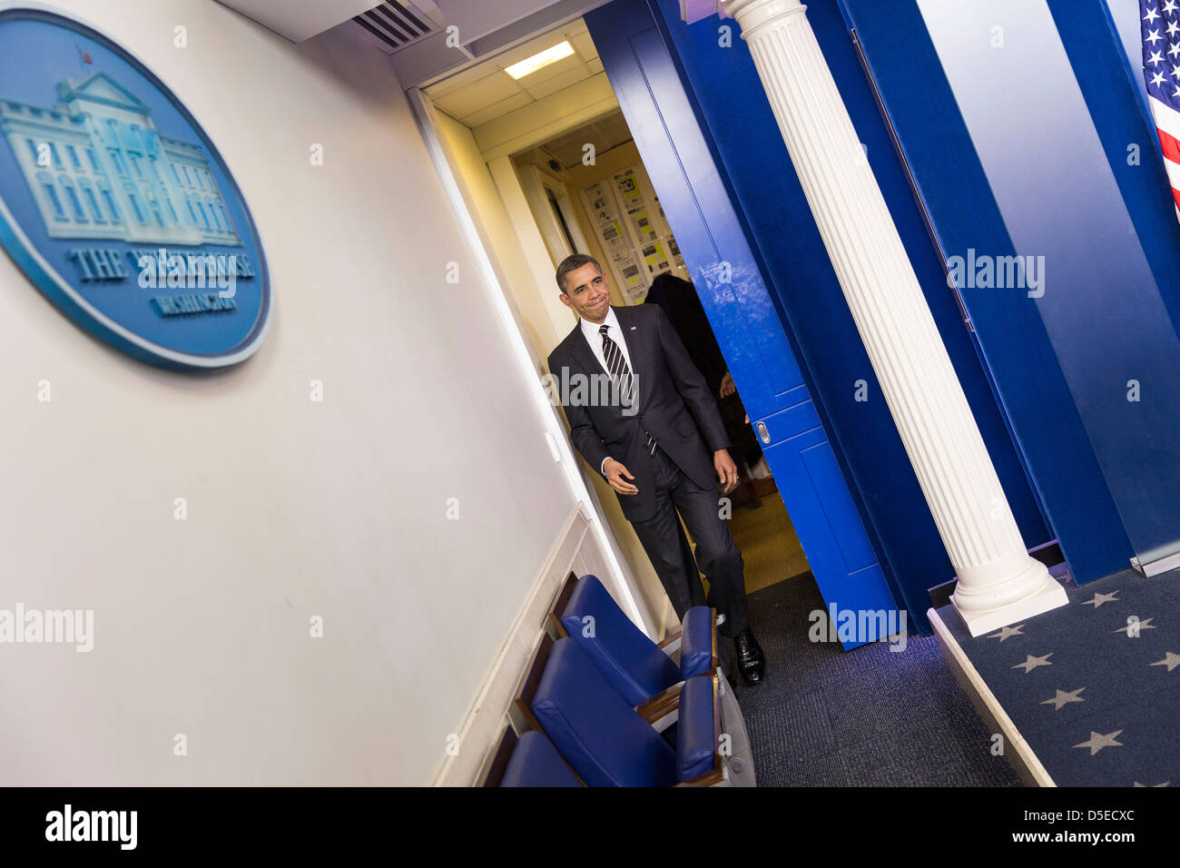 U.S. President Barack Obama calls on Congress to pass a small package ...