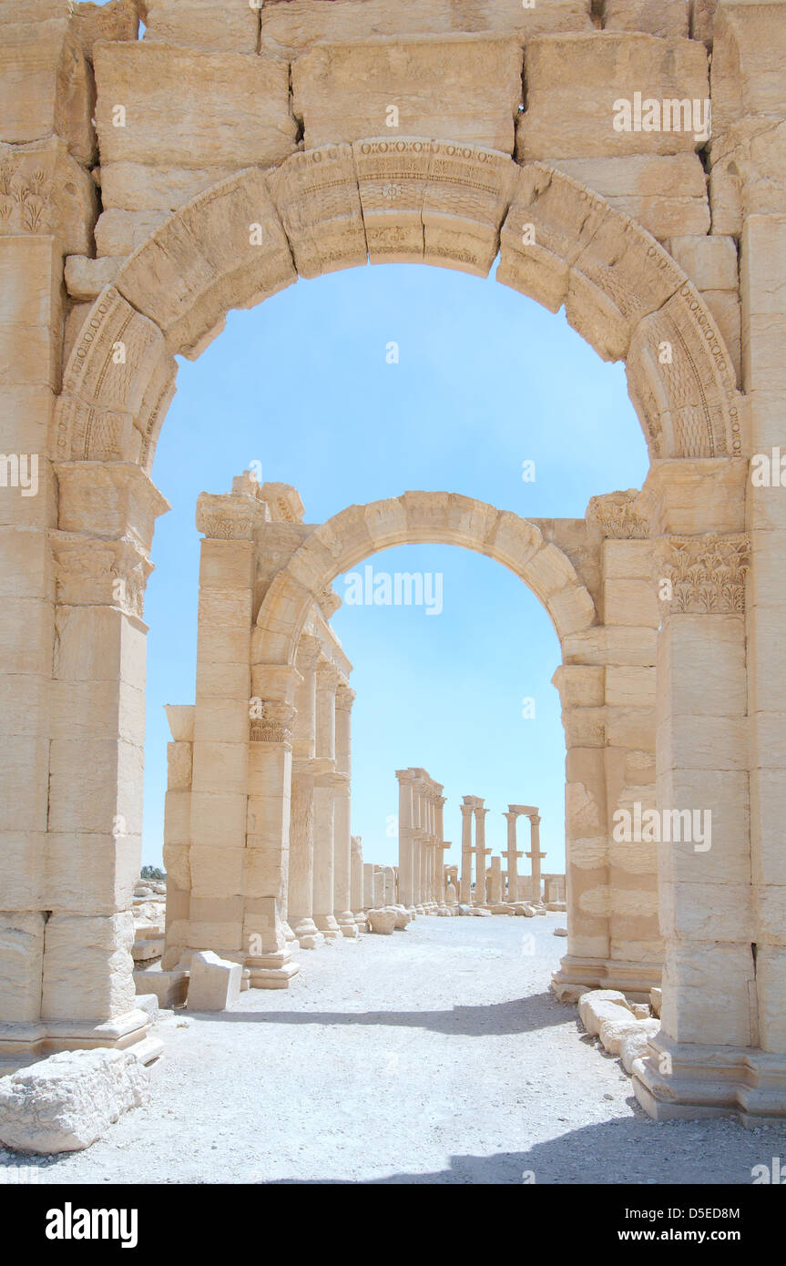 Arch of triumph palmyra hi-res stock photography and images - Alamy