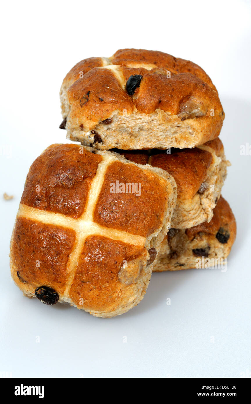 Organic Wholemeal Hot Cross Buns Stock Photo - Alamy