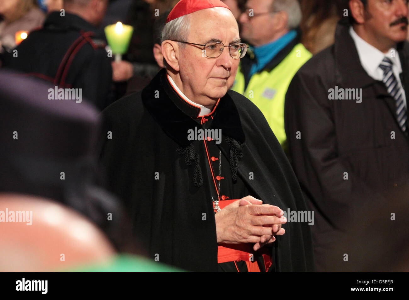 Jesus walking cross hi-res stock photography and images - Alamy